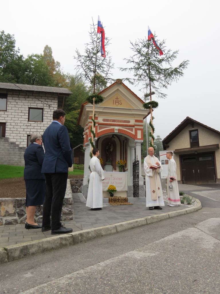 Blagoslov obnovljene Kapelice sv. Jožefa | Občina Horjul | MojaObčina.si
