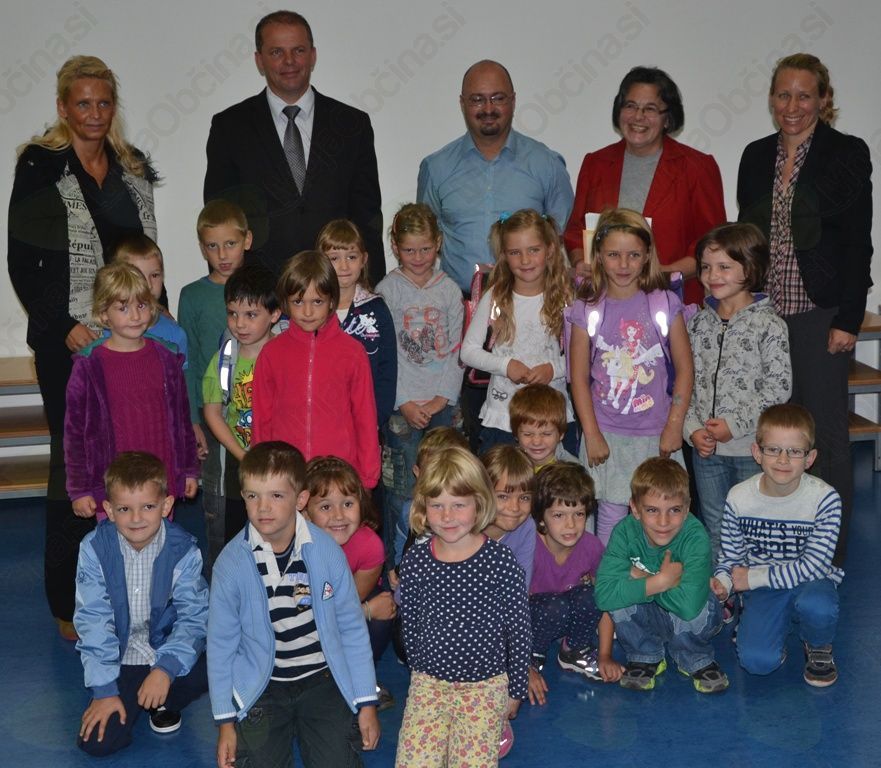 Šolski zvonec znova kliče v šolske klopi | Občina Dobrova-Polhov Gradec ...